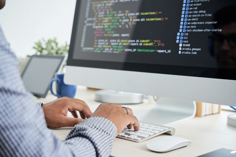 LambdaTest e Lab49 promovem testes de software com IA em serviços ...